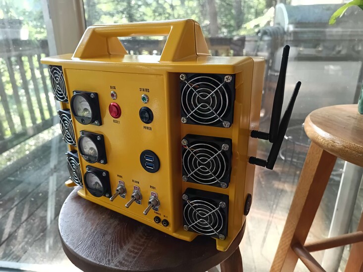 Geiger Counter PC | TechPowerUp Case Modding Gallery