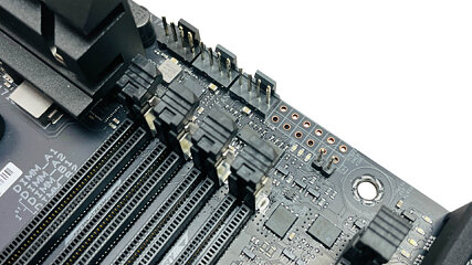 ASUS ROG Crosshair X870E Extreme Review - Board Layout | TechPowerUp