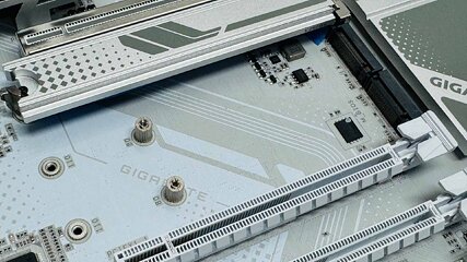 Gigabyte B850 Eagle WiFi7 Ice Review - Board Layout | TechPowerUp