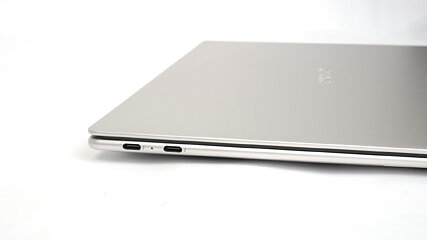 Lenovo Yoga Slim 7i Gen 11 Aura Edition (14IPH11) Review - Panther Lake ...