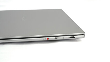 Lenovo Yoga Slim 7i Gen 11 Aura Edition (14IPH11) Review - Panther Lake ...